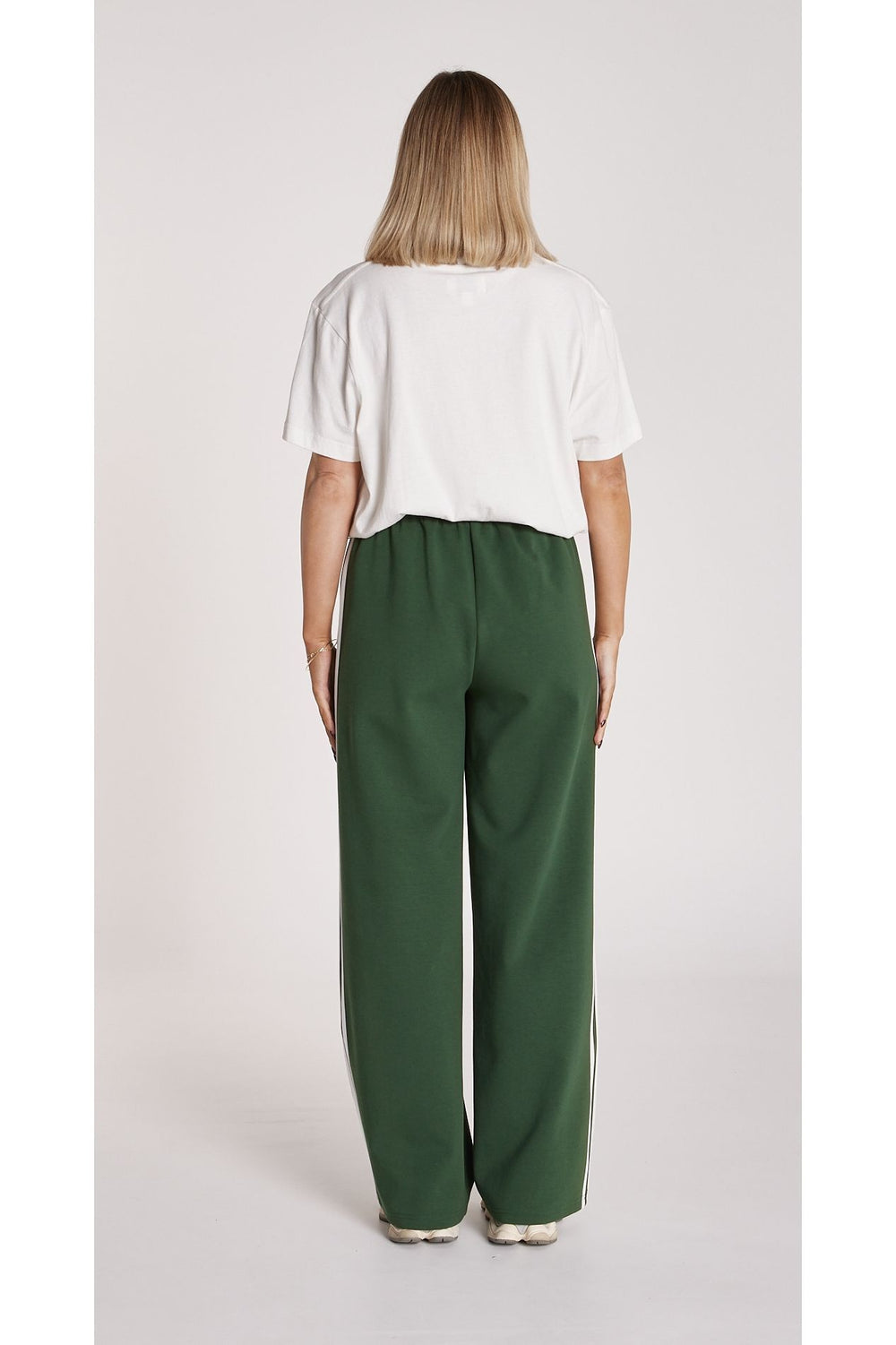 Feather + Noise – Harper & Co Boutique